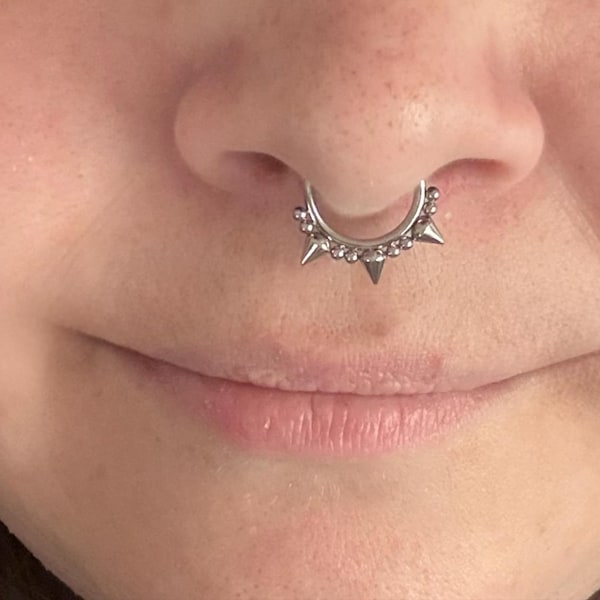 Black Dainty Spike Titanium Nose Stud. 18G. 20G. - Etsy