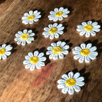 Set of 10 Daisy Flower Sew on Embroidered Patch Appliqués - Etsy