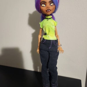 Monster High Haunt Couture Style Display Shelf Buy Multiples and Save ...