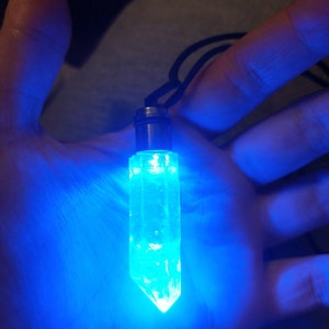 Star Wars Lightsaber Kyber Crystal 100 % Handcrafted Glowing Replica ...