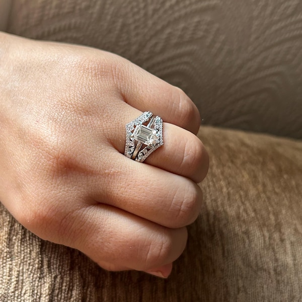 Nature Inspired Leaf Design Mens Wedding Band Unique Yellow Gold Unisex ...