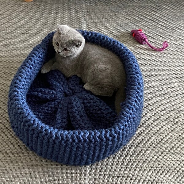 The Hand Knitted Toggle Cat Scarf - Etsy