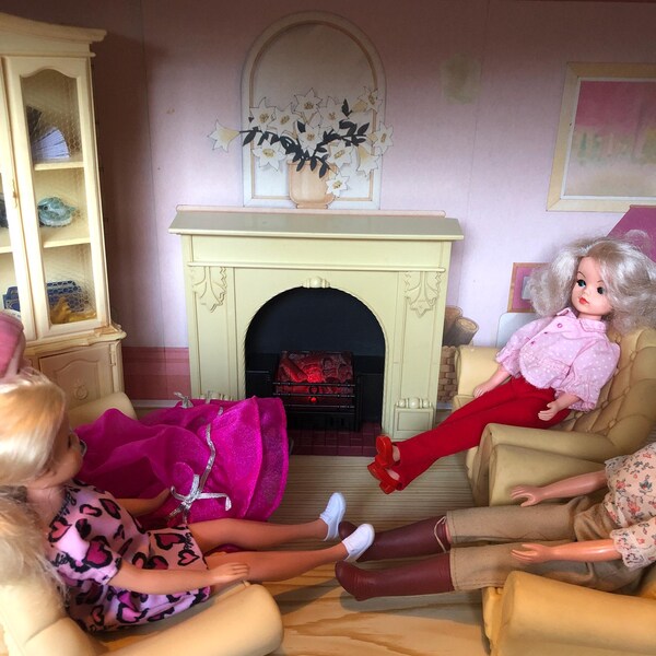 Vintage Barbie Kelly Pop up Playhouse Playset 1990’s With Accessories ...