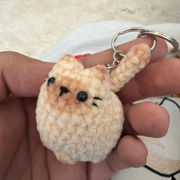 Crochet Cute Cat Keychain, Handmade Mini Crochet Amigurumi Cat Keychain ...
