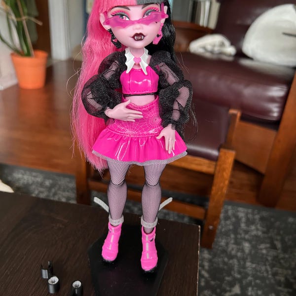 Themed Stands - Monster High Inspired Designs to Accent the Character ...