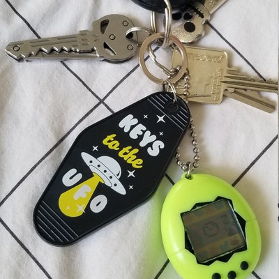 Keys to the UFO Motel Keychain, Cute Retro Style Alien Home Keychain ...