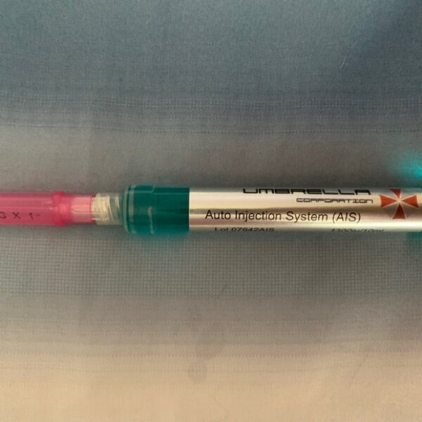 Resident Evil Umbrella Corporation T+G Virus Auto Injector. - Etsy