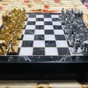King Kong Versus Godzilla Chess Set With Chessboard Animal Chess Game ...