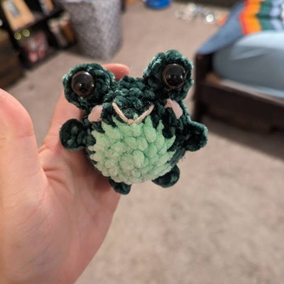 Crochet PATTERN Little Frog Keychain, No Sew, Amigurumi Tutorial PDF in ...