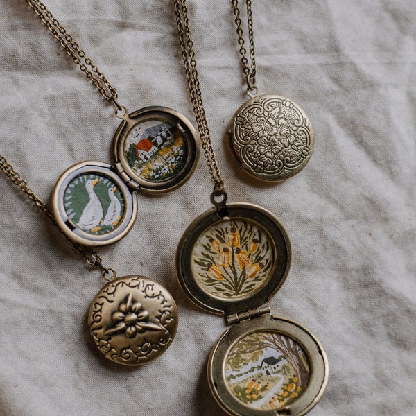 Small Locket ~ Tiny Vintage Oval Etched Brass Floral Keepsake Locket ...