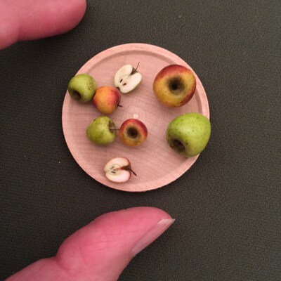 Miniature Apples for a Dollhouse, 1/12 and 1/6 Scale Realistic Fruits ...