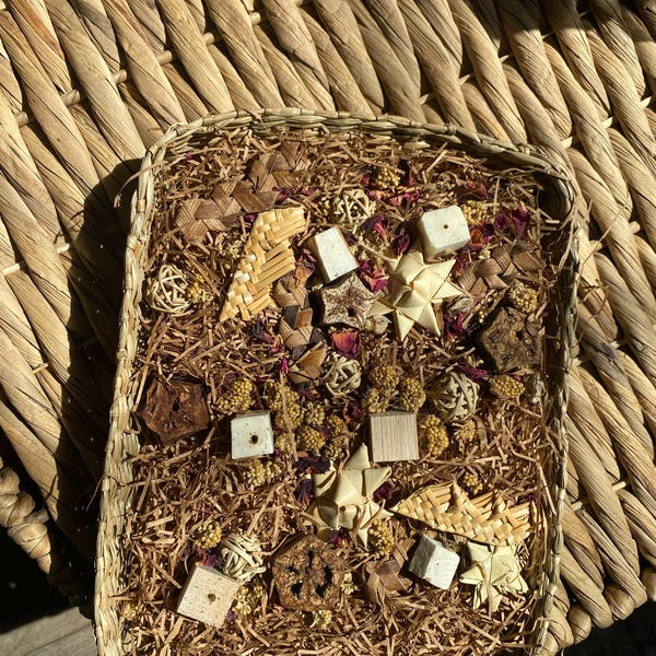 Botanical Bliss Seagrass Foraging Tray - Rose Blossom - Foraging Tray ...