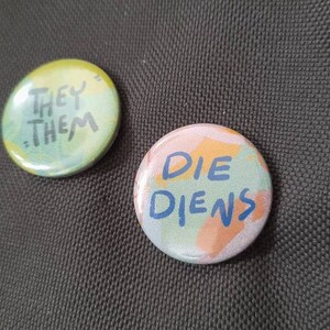 It / Its Pronoun Pin Button - Etsy