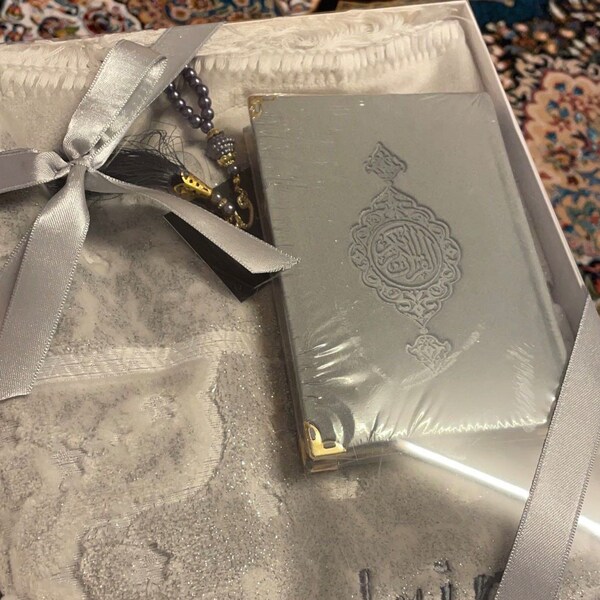 Custom Quran Gift Set: Personalized Prayer Rug, Islamic Gift - Etsy