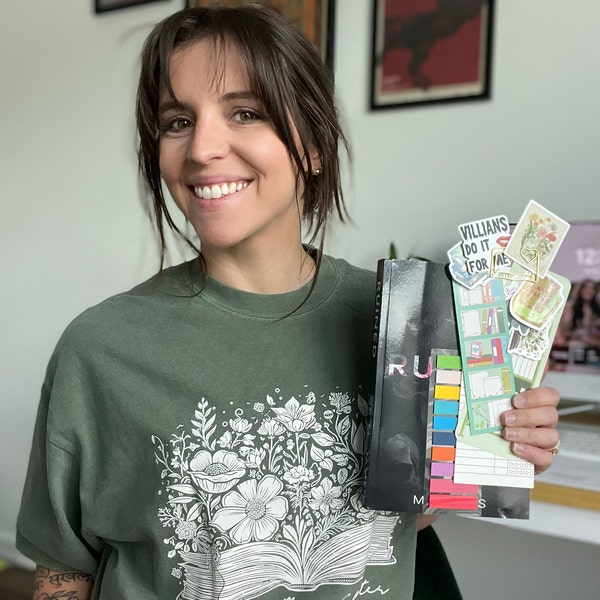 Just One More Chapter T-shirt, Bookish Merch, Reading T-shirt ...