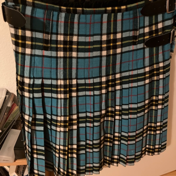 Lindsay Tartan Kilt, Traditional 8 Yard Kilt, Premium 16oz Acrylic ...