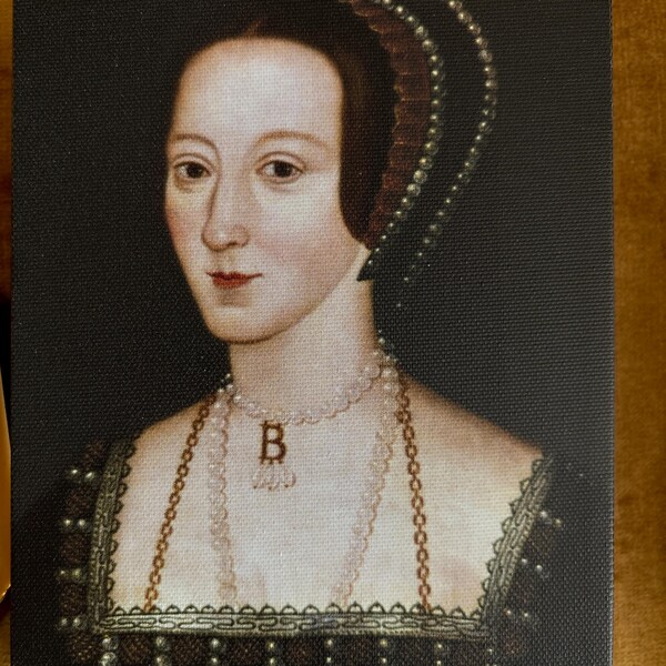 Anne Boleyn T-shirt With Signature B Necklace Unisex Tee Tudor Shirt ...