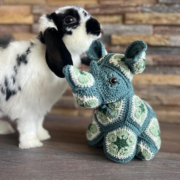 Henry the Rabbit With African Flowers Crochet Pattern as PDF GERMAN - Etsy