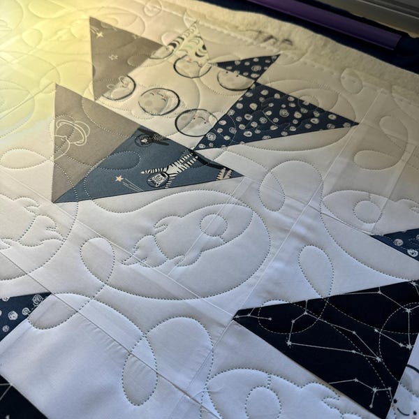 Old Queen Bee - Honey Bee and Honeycomb Edge to Edge E2E Digital ...