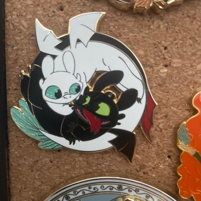 Yin and Yang Hard Enamel Pin, HTTYD, Nightfurry and Lightfurry, Gold ...