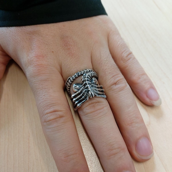 H.R. Giger Inspired , Alien Facehugger Ring, Facehugger, Chestburster ...