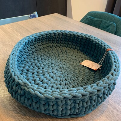 Chunky and Fluffy Crochet Round Rug, Handwoven Carpet With a Minimalist ...