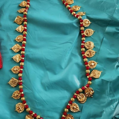 Maharashtrian Elegance: Gold Kolhapuri Thushi Necklace Set / Bormal ...