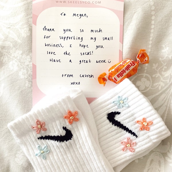 Hand Embroidered Pink Daisy Socks (nike - Authentic) - Etsy