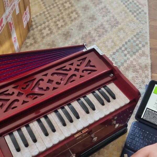 Learn To Play Harmonium MAANVISH Harmonium, Professional, Portable, 3 1 ...