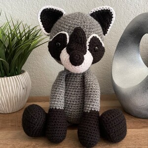 Patrón crochet Mapache Amigurumi Mapache pdf tutorial Kevin - Etsy México