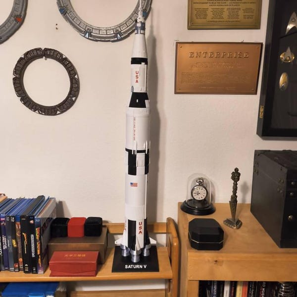 Tintin Moon Rocket Model – Destination Moon – Collectible Red & White ...