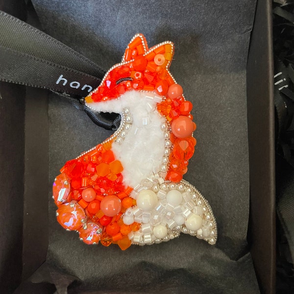 Lips Brooch Pin, Biting Lip Beaded Brooch, Valentines Day Gift for Her ...