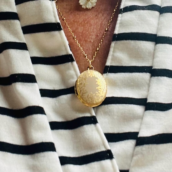 Gold Leaf Photo Locket Necklace - Personalized With Any Enamel Color ...