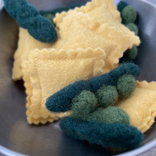 Needle Felted Peas, Felt Beans, Green Felt Peas, Felted Peas in a Pod ...