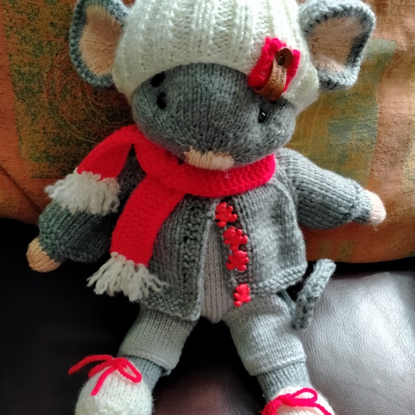 Doll Clothes Knitting Pattern for a Mouse - Christmas Mouse - Toy ...