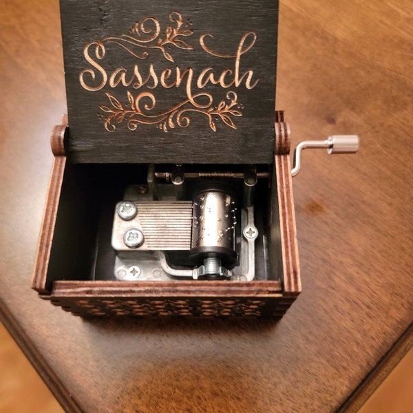 Outlander Sassenach Music Box: Skye Boat Song, Custom Engraved Gift - Etsy