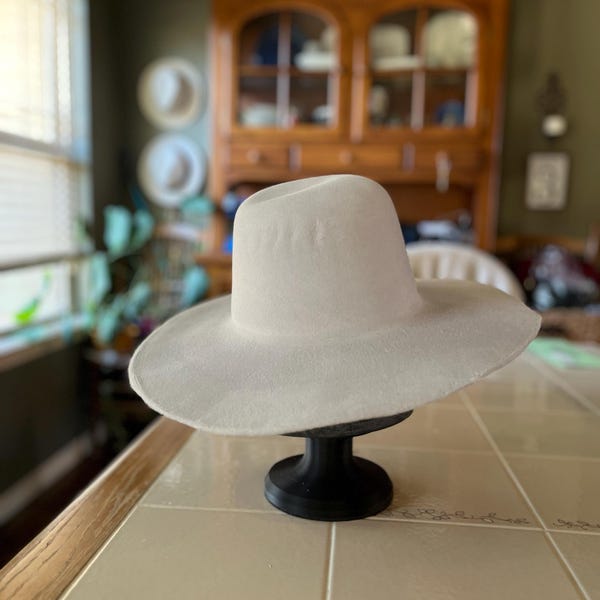 50/50 Beaver Rabbit Blend Hat Body. 220 Grams. Big Brim. Ivory. Ready ...