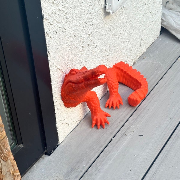 The Crocodile Wall Decor-amazing Crocodile Coming Your House.out of the ...