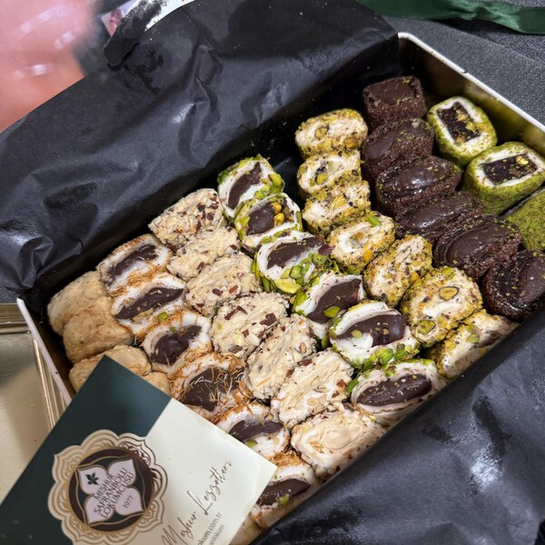 Petek 1942 - Mixed Aleppo Dessert Box 680g | Super Mixed Baklava ...
