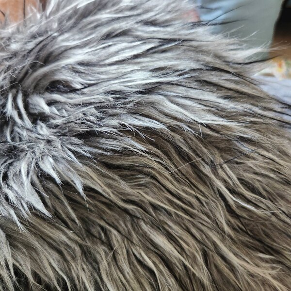 Gray Plush Huskie Fabric, Long Pile Faux Fur, One Sided Fur Fabric ...