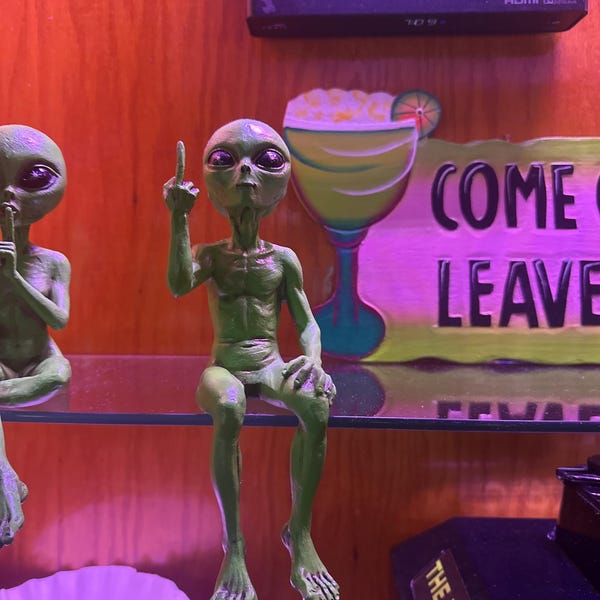 Rude Alien Statue flipping the Bird 10 H Shelf Sitter Extraterrestrial ...