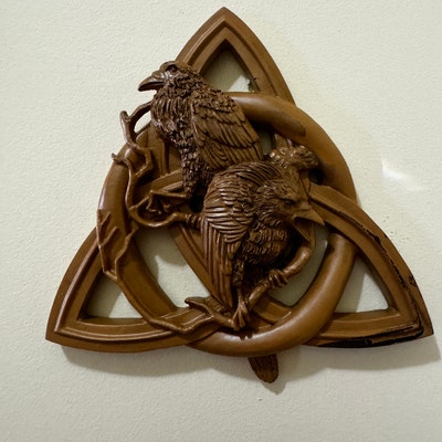 Handmade Resin Crafts Crow on Magic Knot Resin Ornament Garden Ornament ...