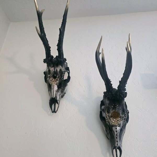 Real Roe Deer Skull Engraved Design Ornaments Blue Violet Labradorite ...