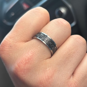 Wave Pattern Spinner Ring - Wave Spinner Ring, Engraved Wave Ring ...