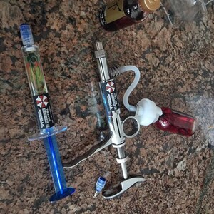 Las Plagas Parasite Syringe Resident Evil 4 Biohazard Umbrella ...