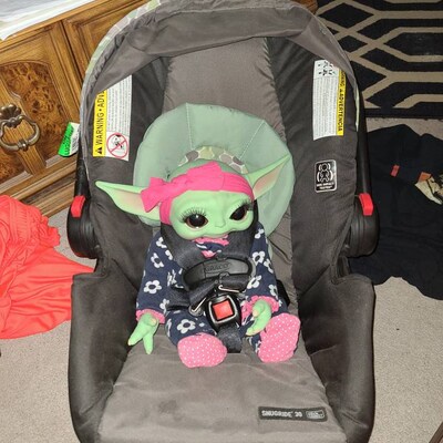 Green Alien Mandalorian Baby - Etsy