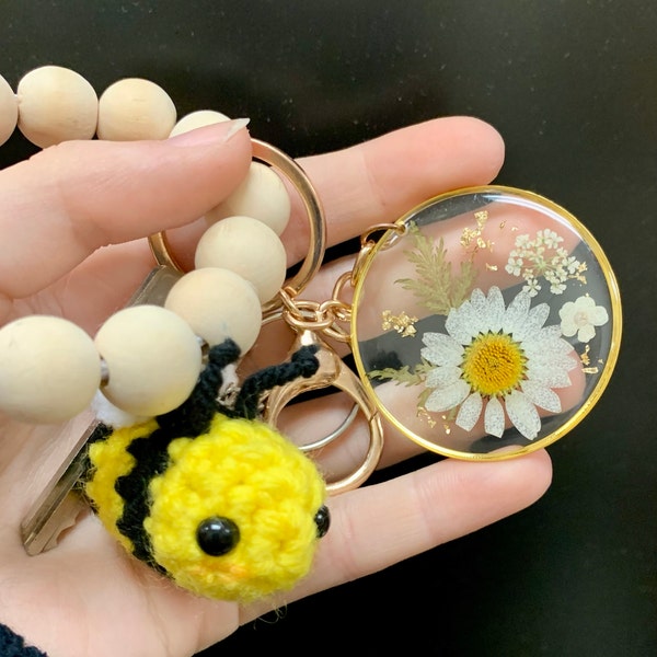 Handmade Real Dried Flower Resin Aesthetic Keychains | Party Favors ...