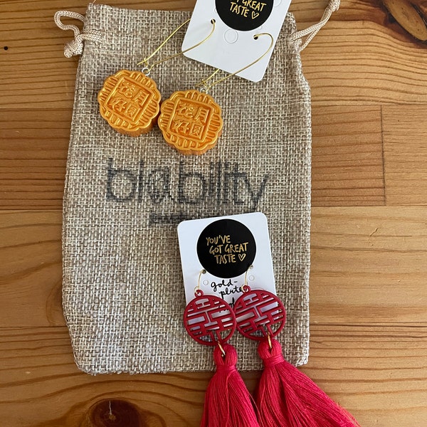 Panama Pollera Colorful Geometric Abstract Painting Print, White Dance ...