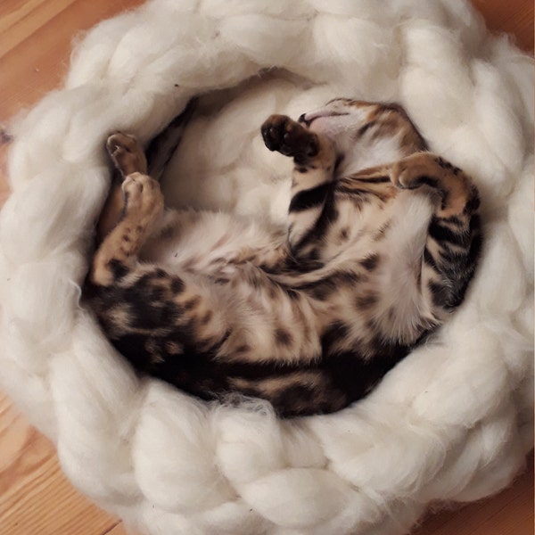 Chunky Knit Merino Wool Cat Bed: Pet Cave House - Etsy