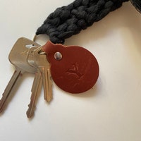 Custom Leather Circle Keychain. Monogrammed Personalized Full Grain ...